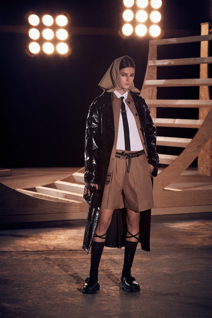 La clase está por comenzar, bienvenidos a Dior Fall 22 - SIRA PEVIDA